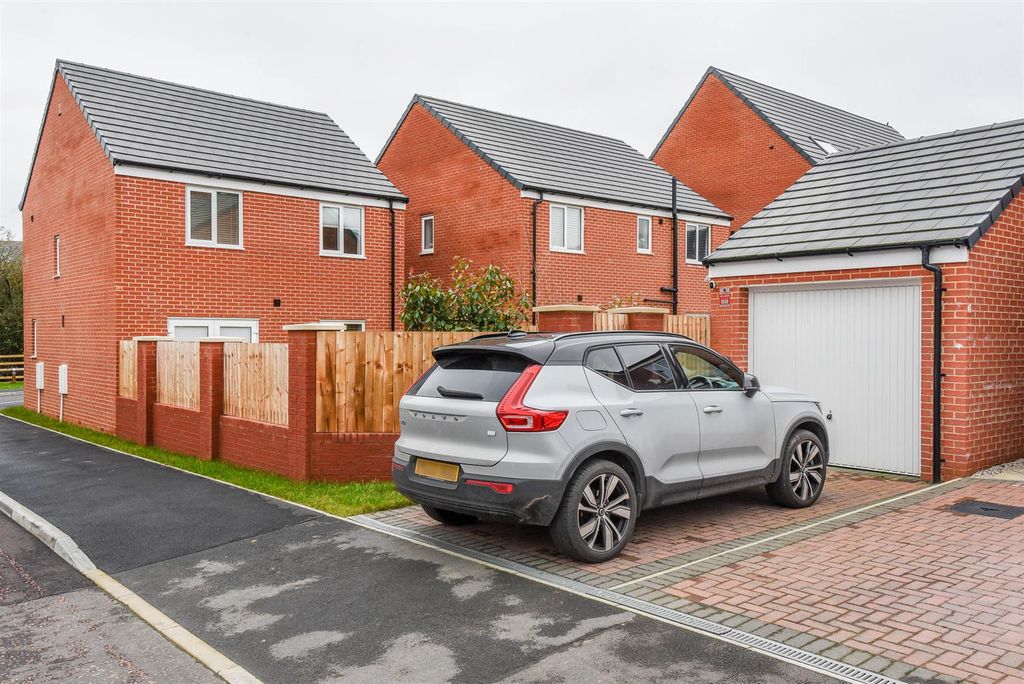 Navigation Way, Hesketh Bank, Preston PR4, 3 bed detached house for ...
