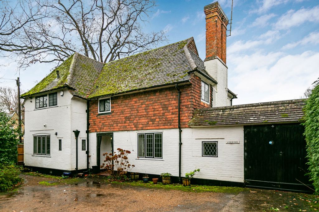 Hollybank Road, West Byfleet, Surrey KT14, 4 bed detached house for ...