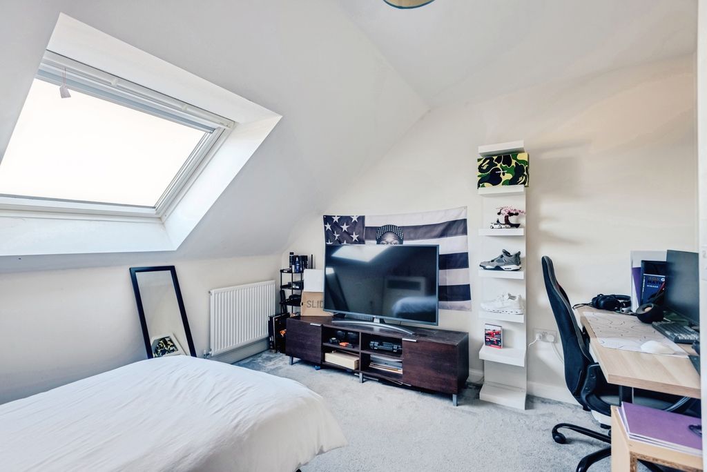 Beckett Strand, Swindon, Wiltshire SN1, 3 bed semi-detached house for ...