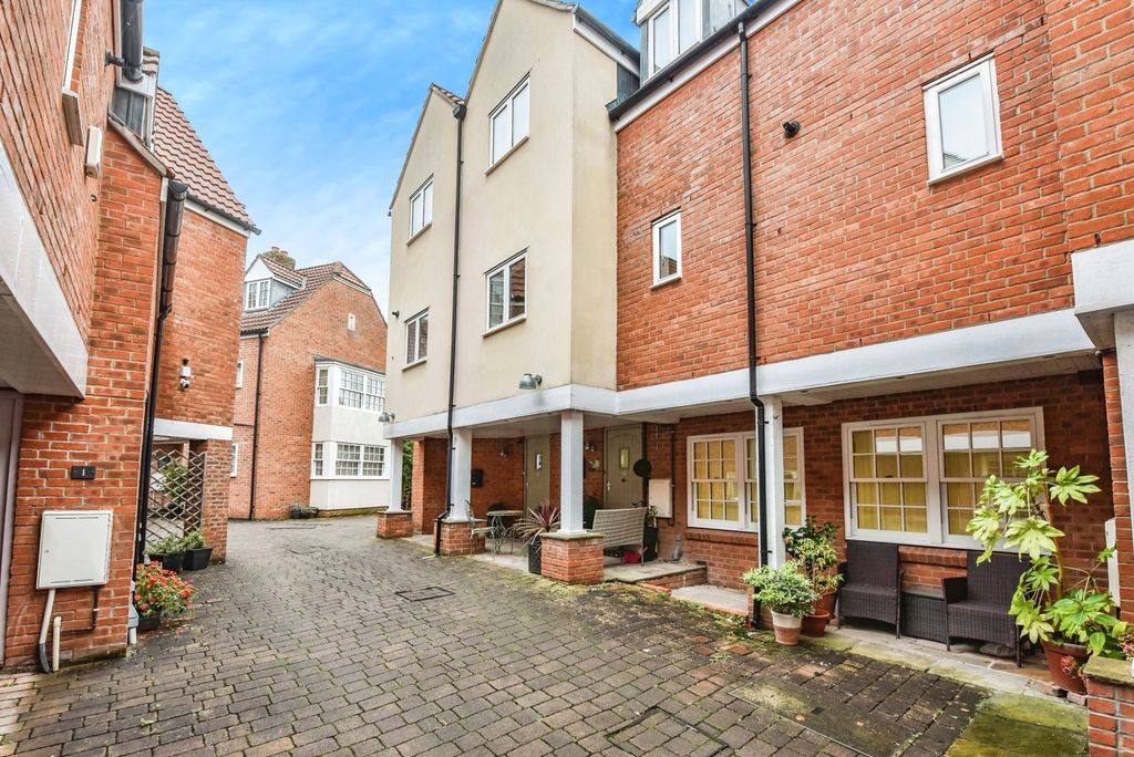 Mill Street, Wells BA5, 2 bed town house for sale, £300,000 | PrimeLocation