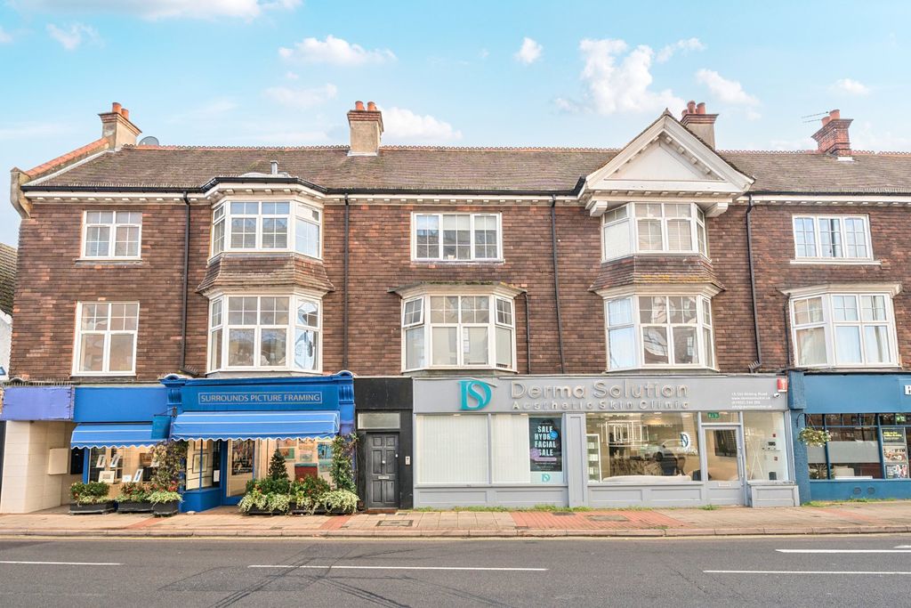 Old Woking Road, West Byfleet, Surrey KT14, 2 bed flat for sale, £ ...