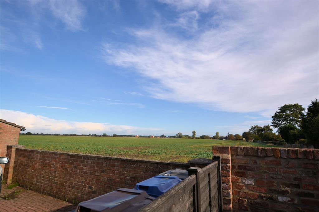 Station View, Cliffe, Selby YO8, 3 bed cottage to rent, £850 pcm ...