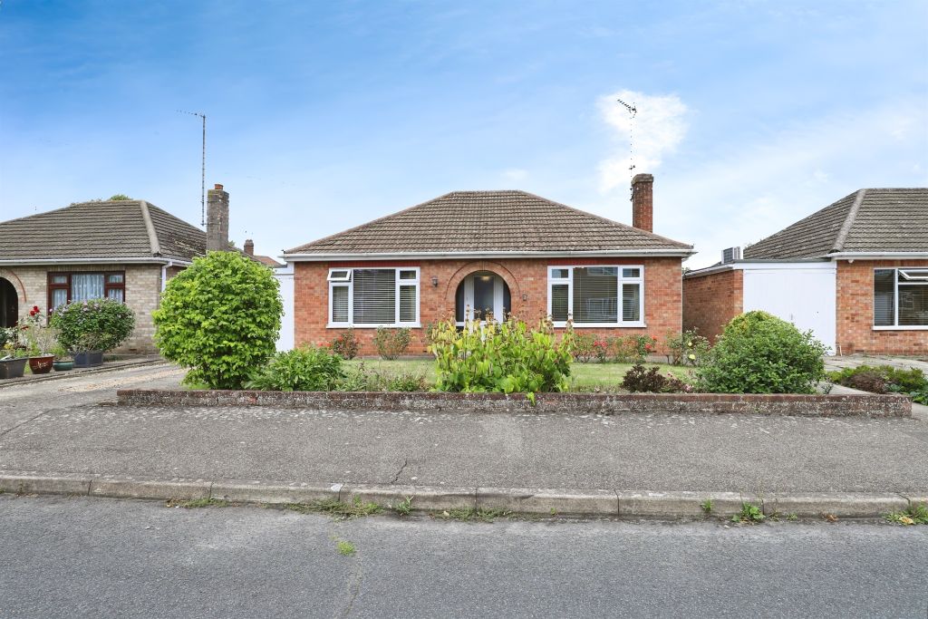Greenrigg Gardens, Spalding PE11, 2 bed detached bungalow for sale ...