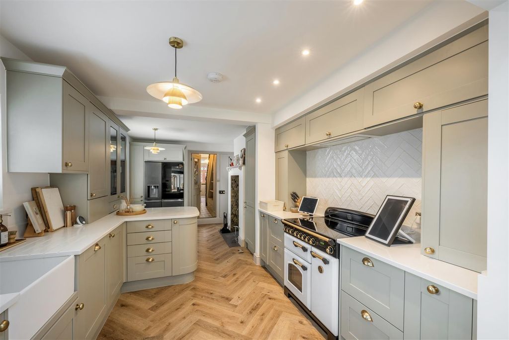 Highfield Road, Worthing BN13, 4 bed semi-detached house for sale, £ ...