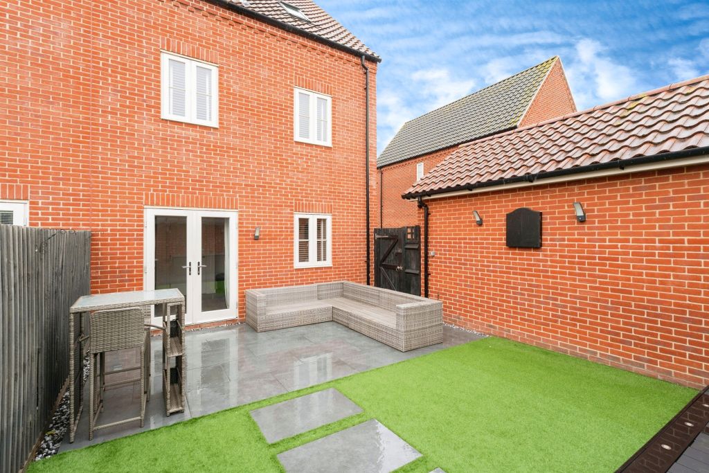 Woodpecker Avenue, Holt NR25, 3 bed semi-detached house for sale, £ ...