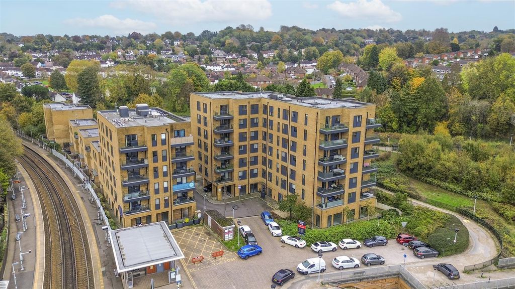 Smitham Court, 31 Leaden Hill, Coulsdon CR5, 2 bed flat for sale, £ ...