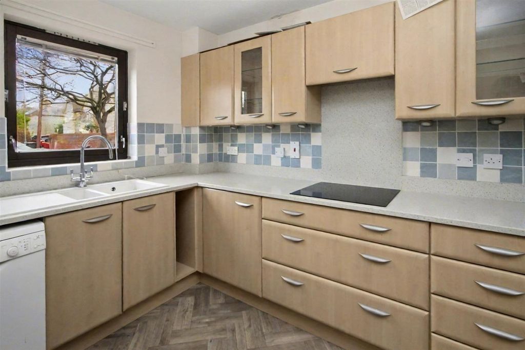 The Embankment, Bedford MK40, 2 bed flat for sale, £450,000 | PrimeLocation