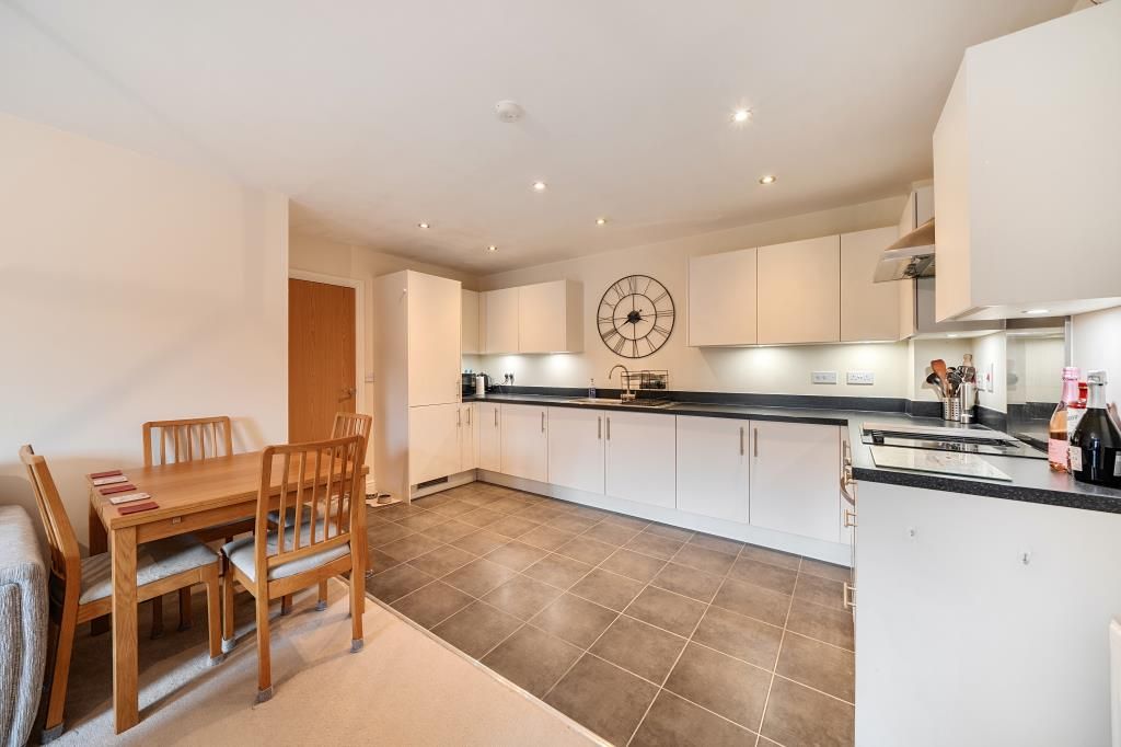 High Wycombe, Buckinghamshire HP13, 2 bed flat for sale, £250,000 ...