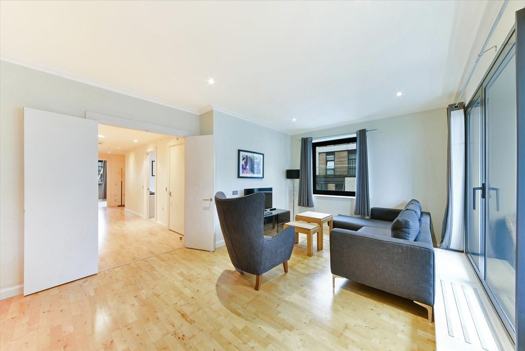 Discovery Dock Apartments East, South Quay Square, London E14, 2 bed ...