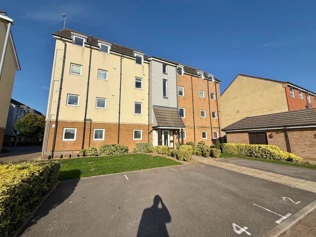 Regius House, Tudor Crescent PO6, 2 bed flat for sale, £190,000 ...