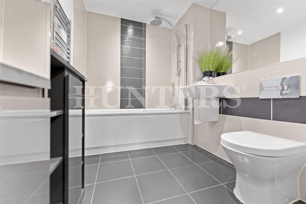 Lapwing Heights, Waterside Way N17, 2 bed flat for sale, £515,000 ...