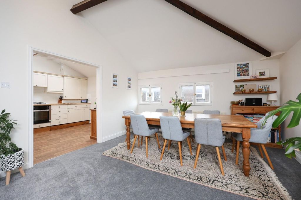 Flat 8, Greville House, 14 Saville Place, Bristol. BS8, 2 bed flat for ...