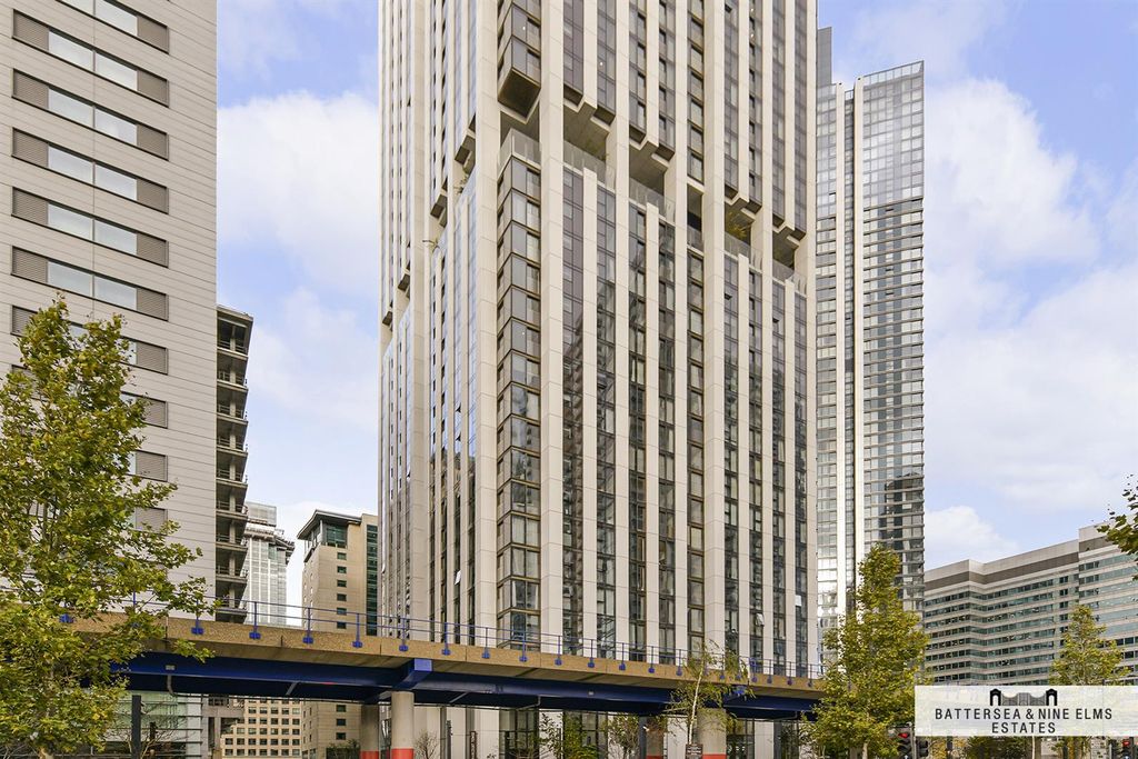 Harcourt Tower, 67 Marsh Wall E14, 2 bed flat to rent, £3,796 pcm ...