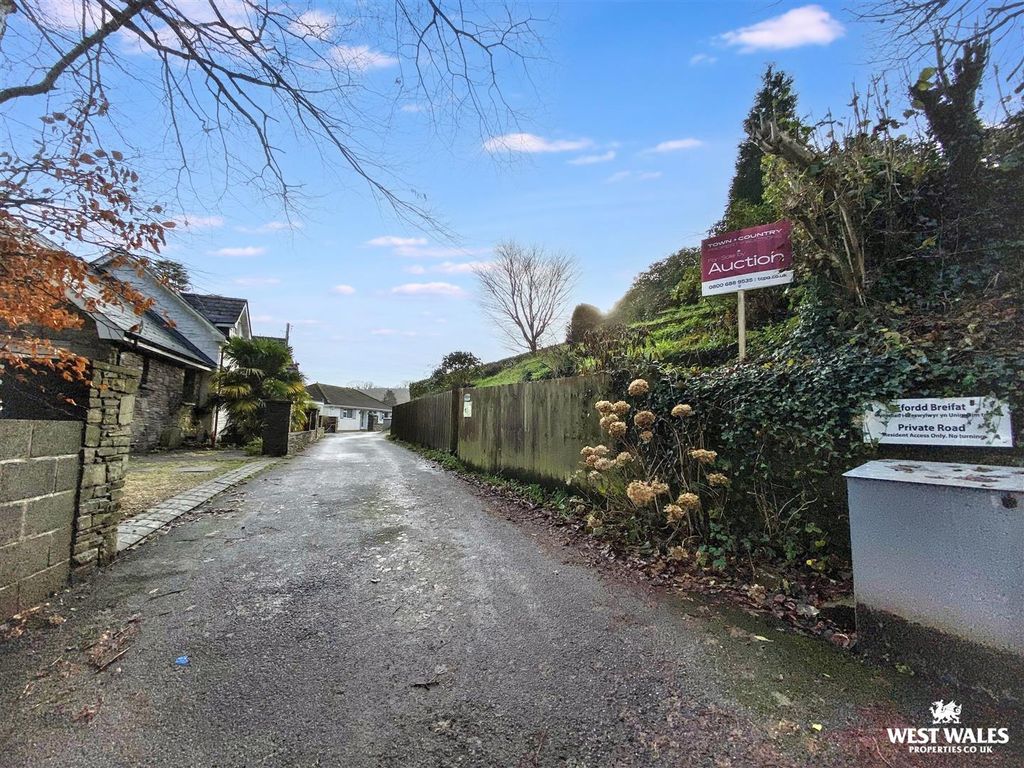 Stoneway Road, Laugharne, Carmarthen SA33, 4 bed detached bungalow for ...