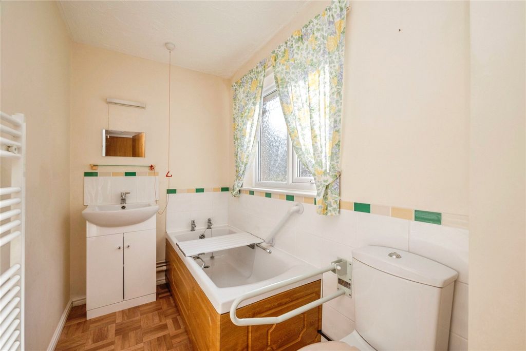 Churchfield Green, Thorpe St Andrew NR7, 2 bed bungalow for sale, £ ...