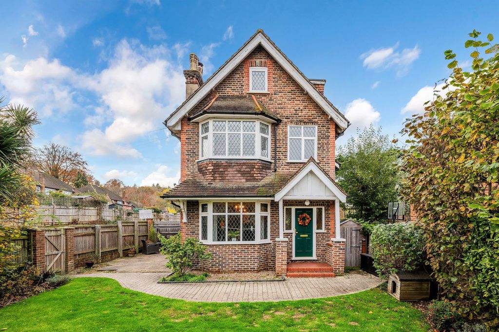Parkgate Road, Reigate RH2, 4 bed detached house for sale, £1,100,000 ...