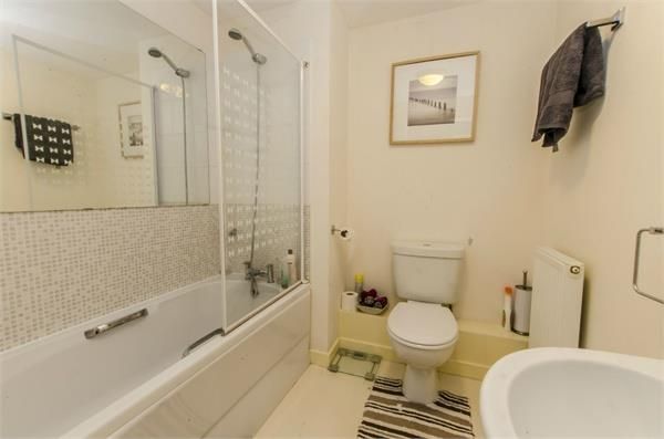Alexander Square, Eastleigh SO50, 2 bed flat to rent, £1,150 pcm ...