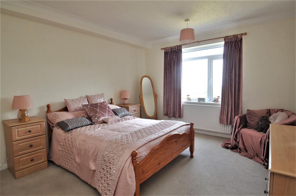 Baslow Road, Meads, Eastbourne BN20, 2 bed flat for sale | PrimeLocation