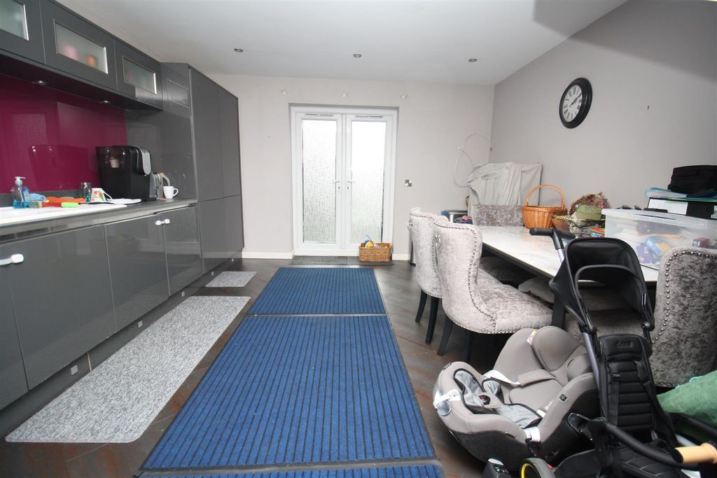 St. Helena Avenue, Newton Leys, Milton Keynes MK3, 4 bed town house for ...