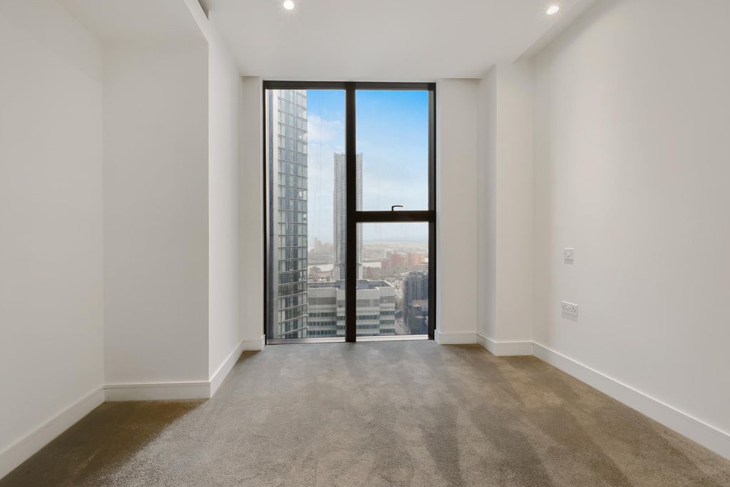 Harcourt Tower, Marsh Wall, London E14, 2 bed flat to rent, £4,000 pcm ...