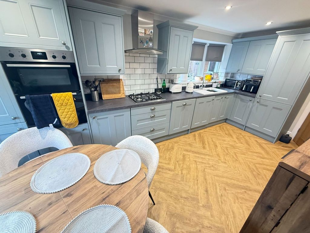 South Meade, Maghull L31, 3 bed detached house for sale, £380,000 ...