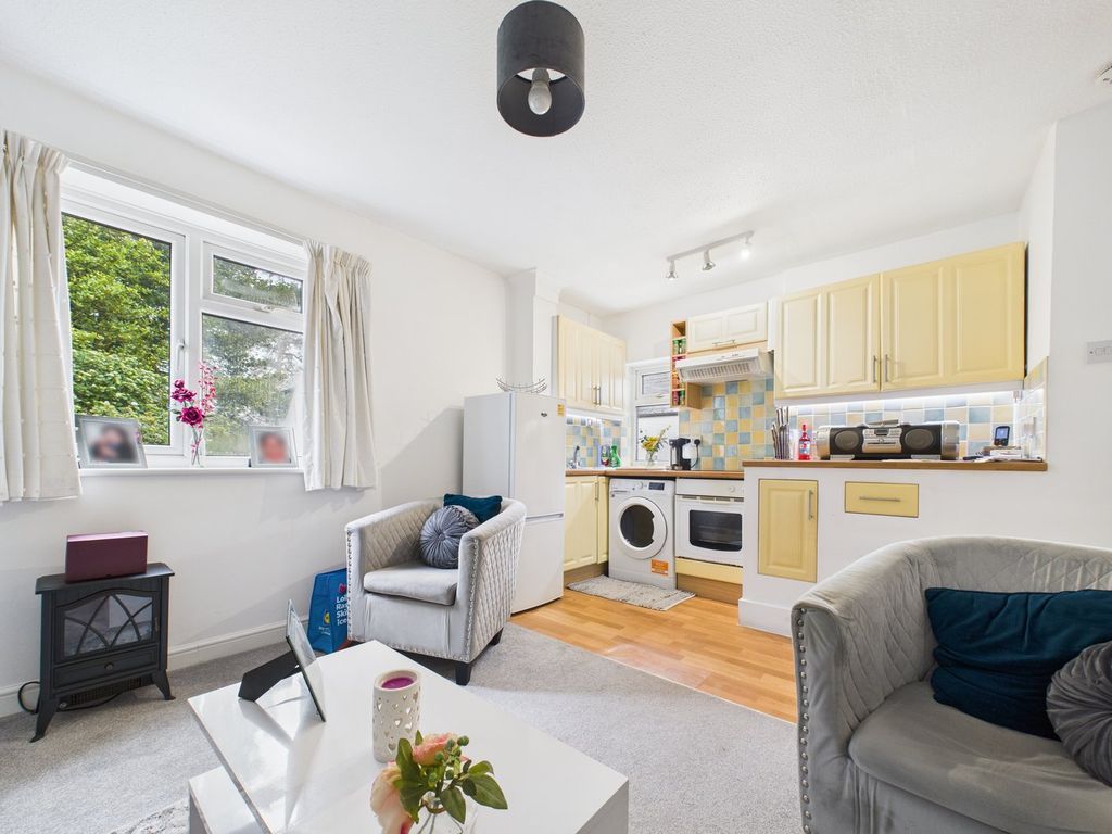 School Road, Tilehurst, Reading RG31, 1 bed maisonette for sale, £ ...