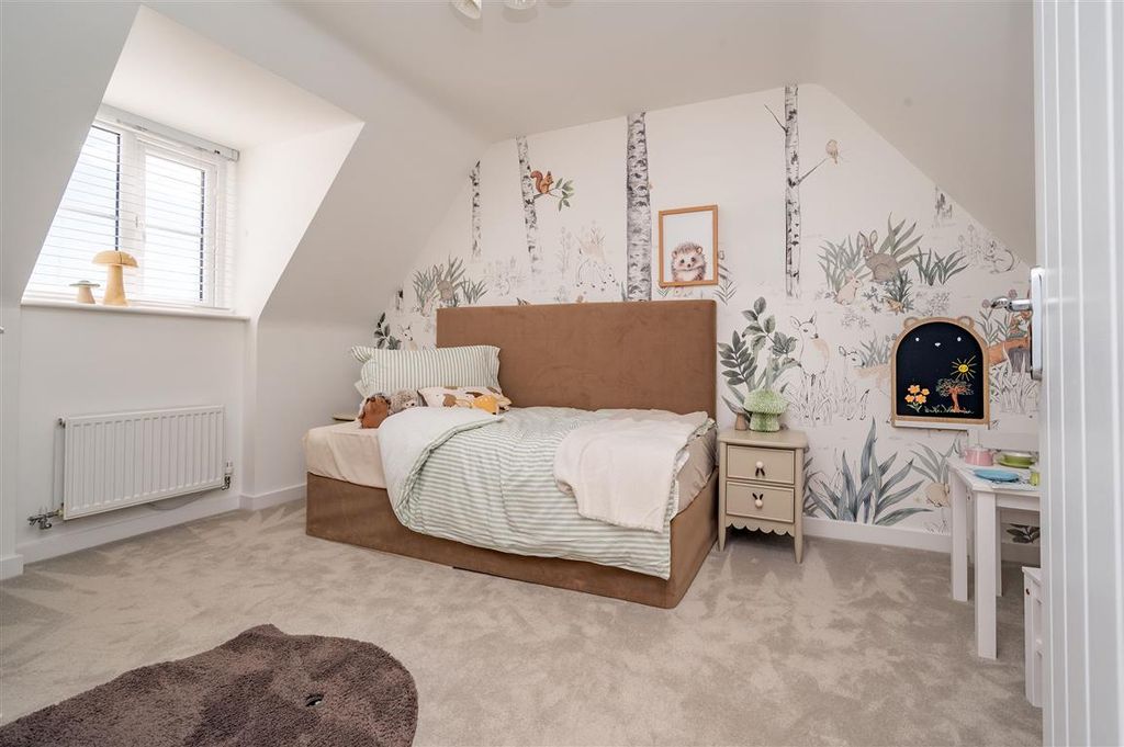 Desborough Road, Rothwell, Kettering NN14, 4 bed detached house for ...