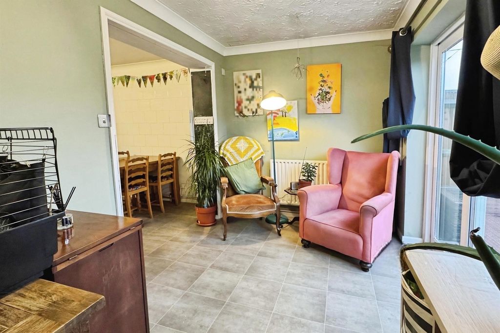 Oldbarn Close, Calmore, Southampton SO40, 3 bed semi-detached house for ...