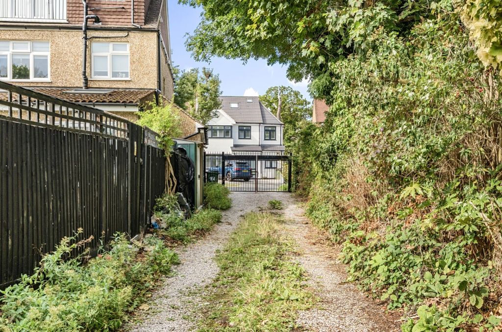 Matlock Crescent, Cheam, Sutton, Surrey SM3, 3 bed terraced house for ...