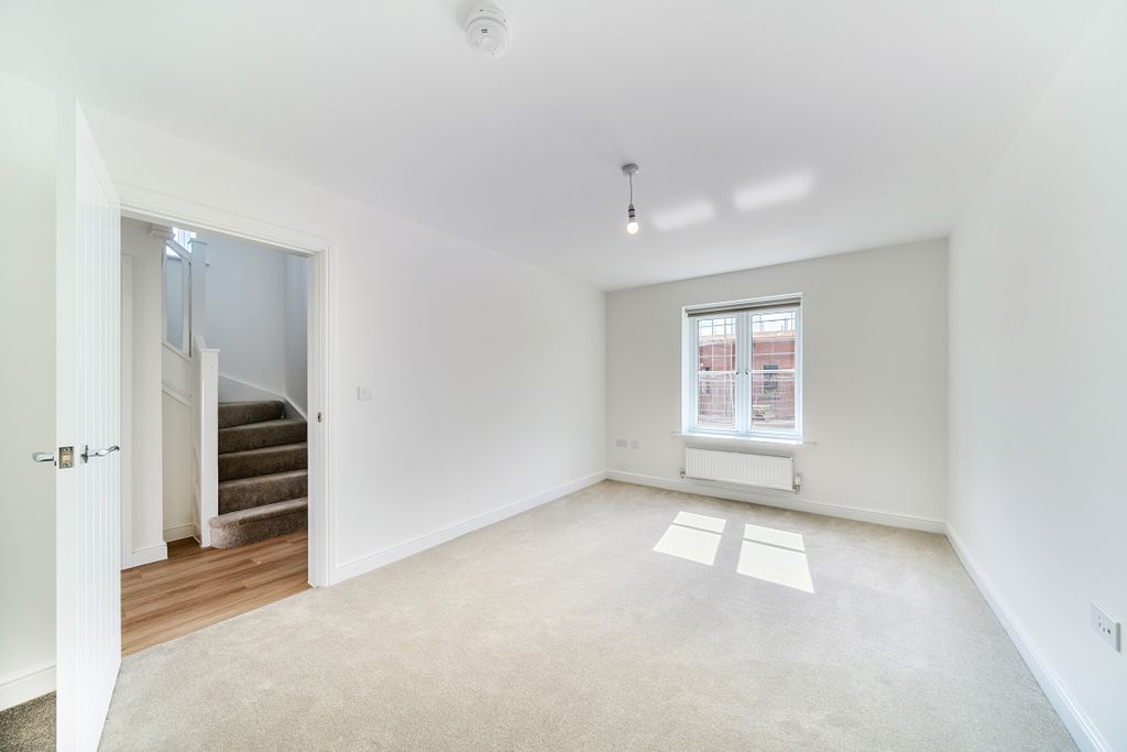 Upton Hall Crescent, Upton NN5, 3 bed property to rent, £1,550 pcm ...