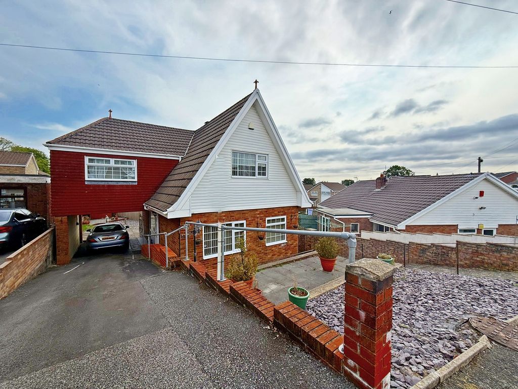 Summerfield Drive, Llantrisant, Pontyclun, Rhondda Cynon Taff. CF72, 3 ...