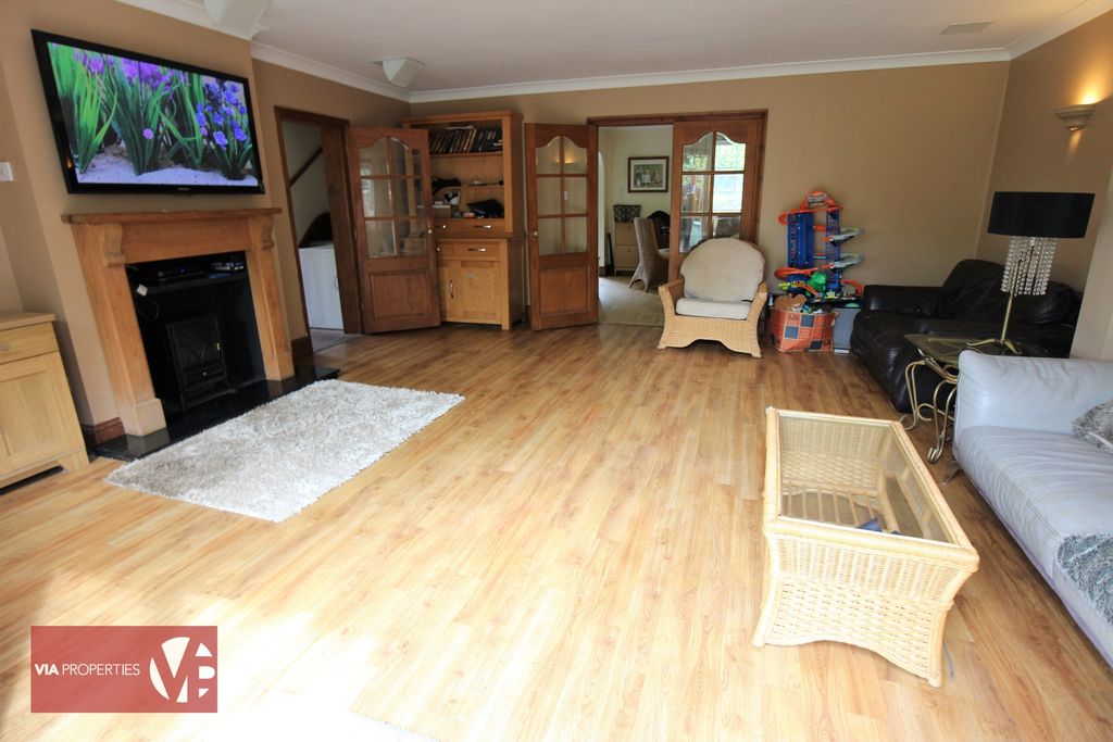 Hoe Lane, Waltham Abbey EN9, 4 bed semi-detached house for sale, £ ...