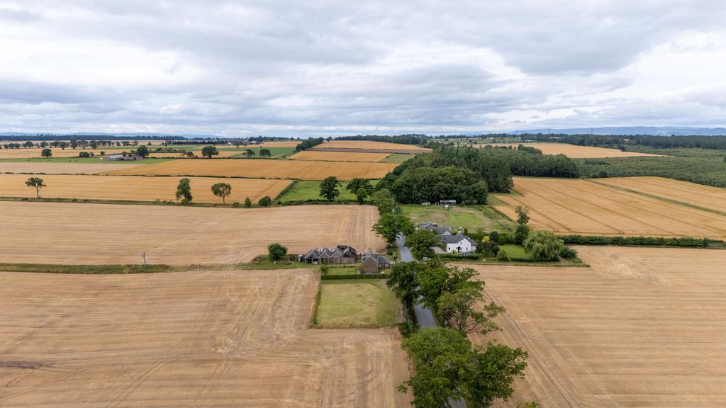 Burrelton, Blairgowrie PH13, 3 bed farmhouse for sale, £349,950 ...