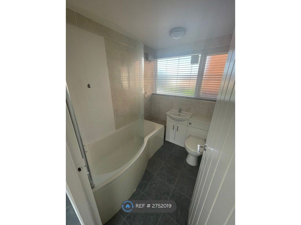 Balmoral Close, Coventry CV2, 2 bed flat to rent, £850 pcm | PrimeLocation
