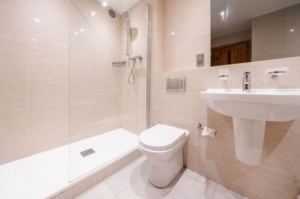 16 The Lakelands, Lower Gale, Ambleside LA22, 1 bed flat for sale, £ ...