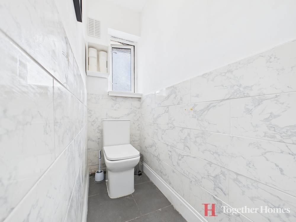 Whalebone Lane South, Dagenham RM8, 2 bed flat for sale, £250,000 ...