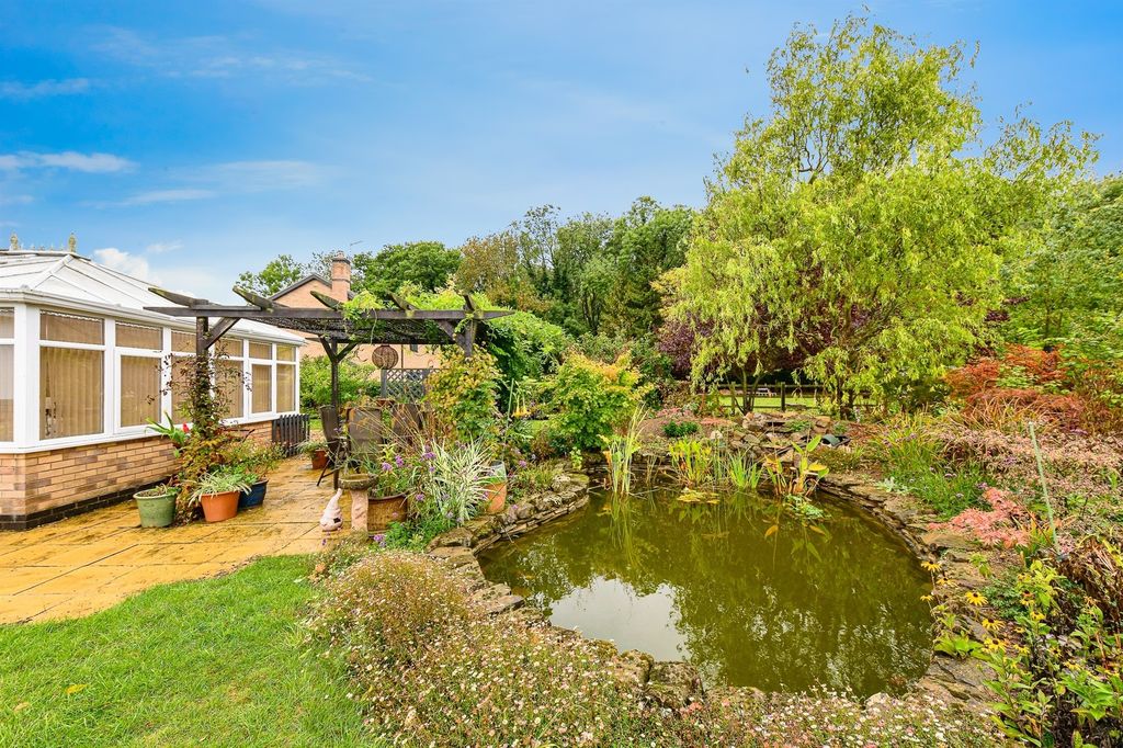 Stamford Road, Essendine, Stamford PE9, 3 bed detached bungalow for ...