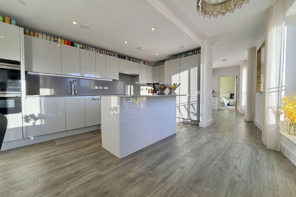 Sovereign Point, Bath BA2, 2 bed penthouse for sale, £1,100,000 ...
