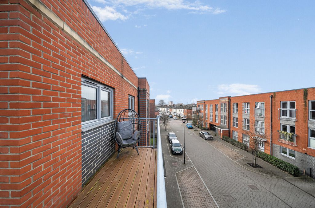Meridian Way, Meridian Waterside, Southampton, Hampshire SO14, 2 bed ...