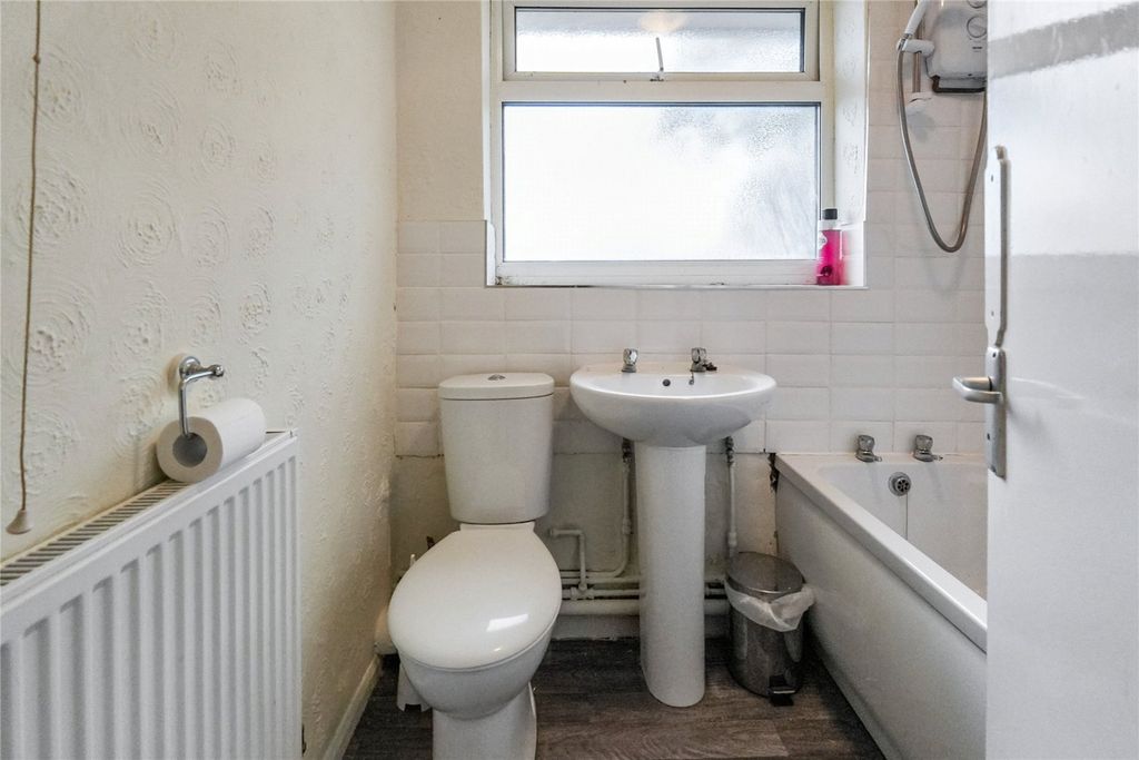 Acton Park Way, Wrexham LL12, 2 bed flat for sale, £100,000 | PrimeLocation