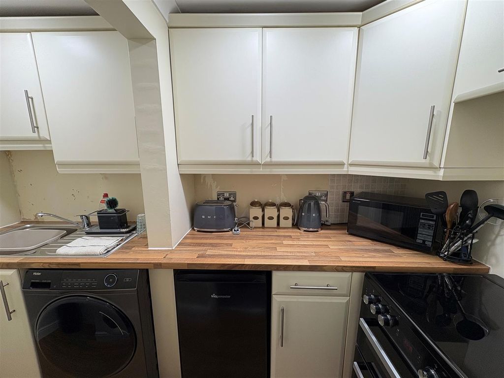 Albion Street, Queensbury, Bradford BD13, 2 bed cottage for sale, £ ...