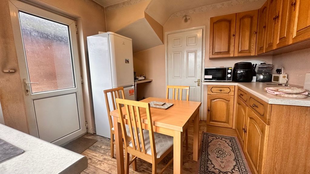 Hazelmere Close, Feltham TW14, 3 bed semi-detached house for sale, £ ...