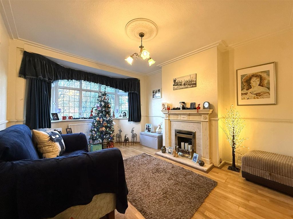 South Lodge Drive, London N14, 3 bed semi-detached house for sale, £ ...
