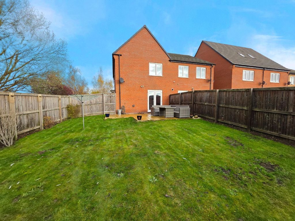 Heatherfields Crescent, New Rossington DN11, 3 bed semi-detached house ...
