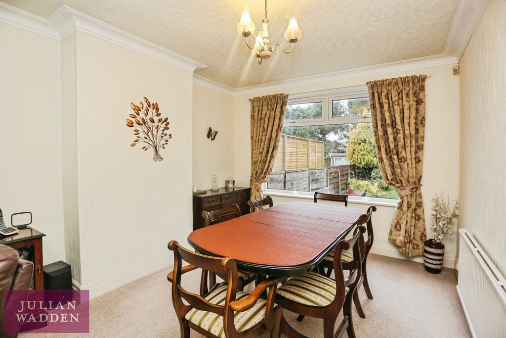 Mouldsworth Avenue, Heaton Chapel, Stockport SK4, 3 bed semi-detached ...