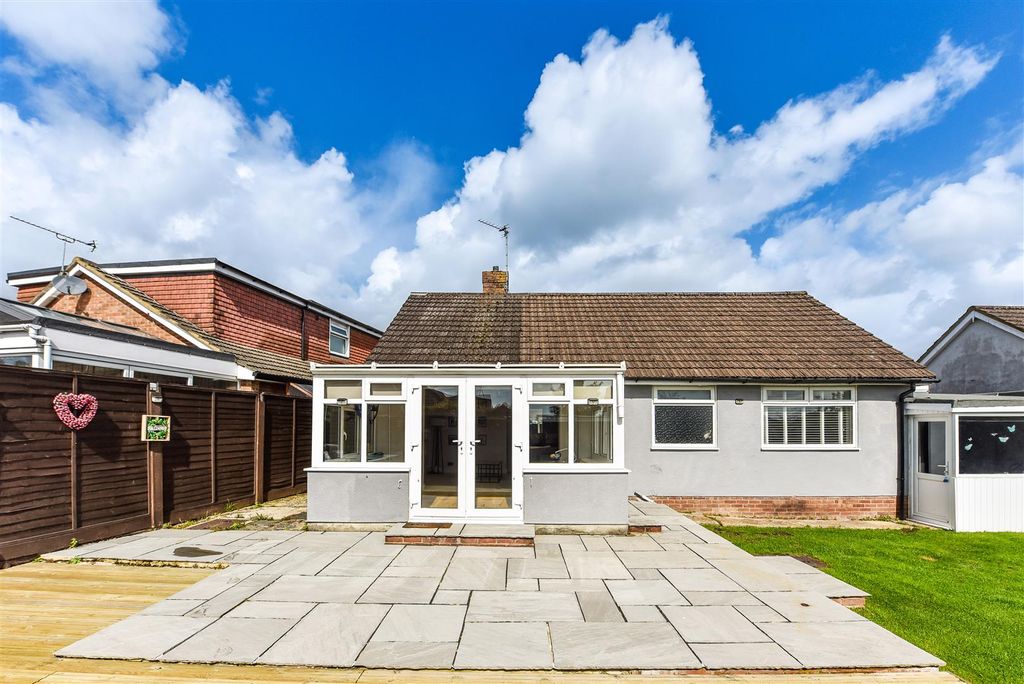 Beech Way, Horndean PO8, 2 bed detached bungalow for sale, £400,000 ...