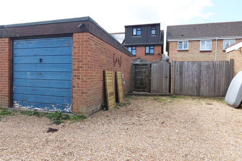 Barney Evans Crescent, Cowplain, Waterlooville PO8, 4 bed semi-detached ...