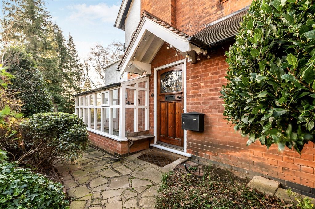 Warwick Road, Nottingham, Nottinghamshire NG3, 5 bed semi-detached ...