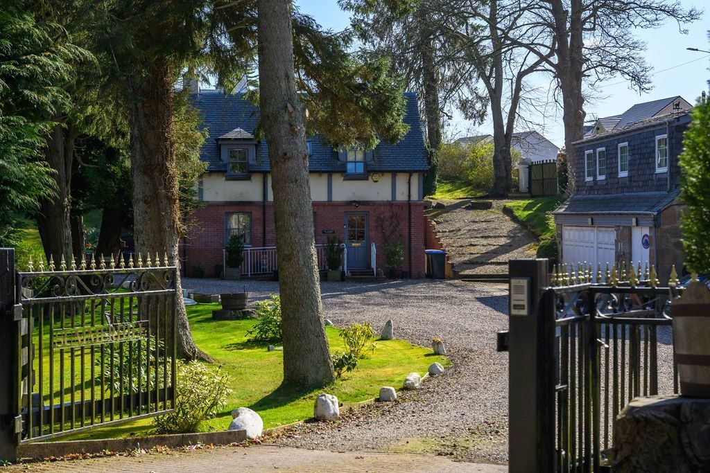 Perth Road, Stanley, Perthshire PH1, 8 bed detached house for sale, £ ...