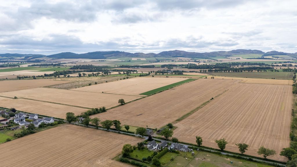 Burrelton, Blairgowrie PH13, 3 bed farmhouse for sale, £349,950 ...